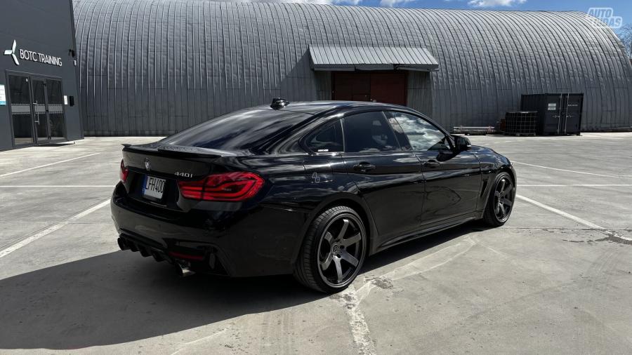 Black BMW 440 2017 in Klaipeda, with an engine capacity of 3.00 L and mileage of 160 thousand km for 23999 €, photo 5 on AUTOMOTO.COM.LV