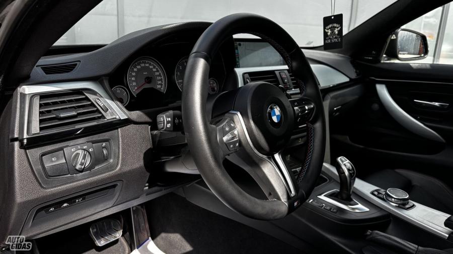 Black BMW 440 2017 in Klaipeda, with an engine capacity of 3.00 L and mileage of 160 thousand km for 23999 €, photo 11 on AUTOMOTO.COM.LV