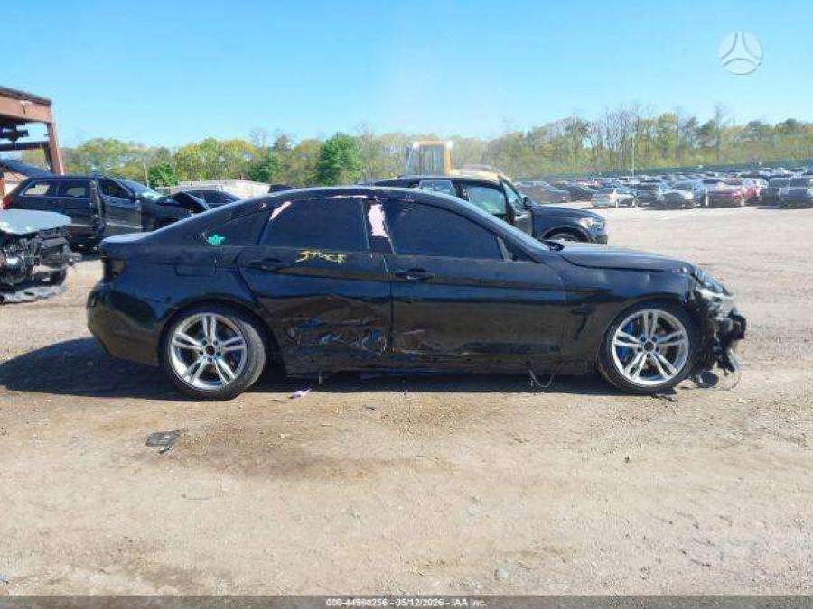 Black BMW 440 2018 in Klaipeda, with an engine capacity of 3.00 L and mileage of 77 thousand km for 9999 €, photo 9 on AUTOMOTO.COM.LV