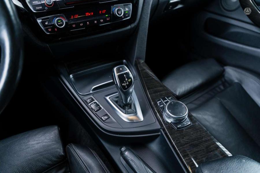 Blue BMW 440 2018 in Vilnius, with an engine capacity of 3.00 L and mileage of 145 thousand km for 26000 €, photo 26 on AUTOMOTO.COM.LV