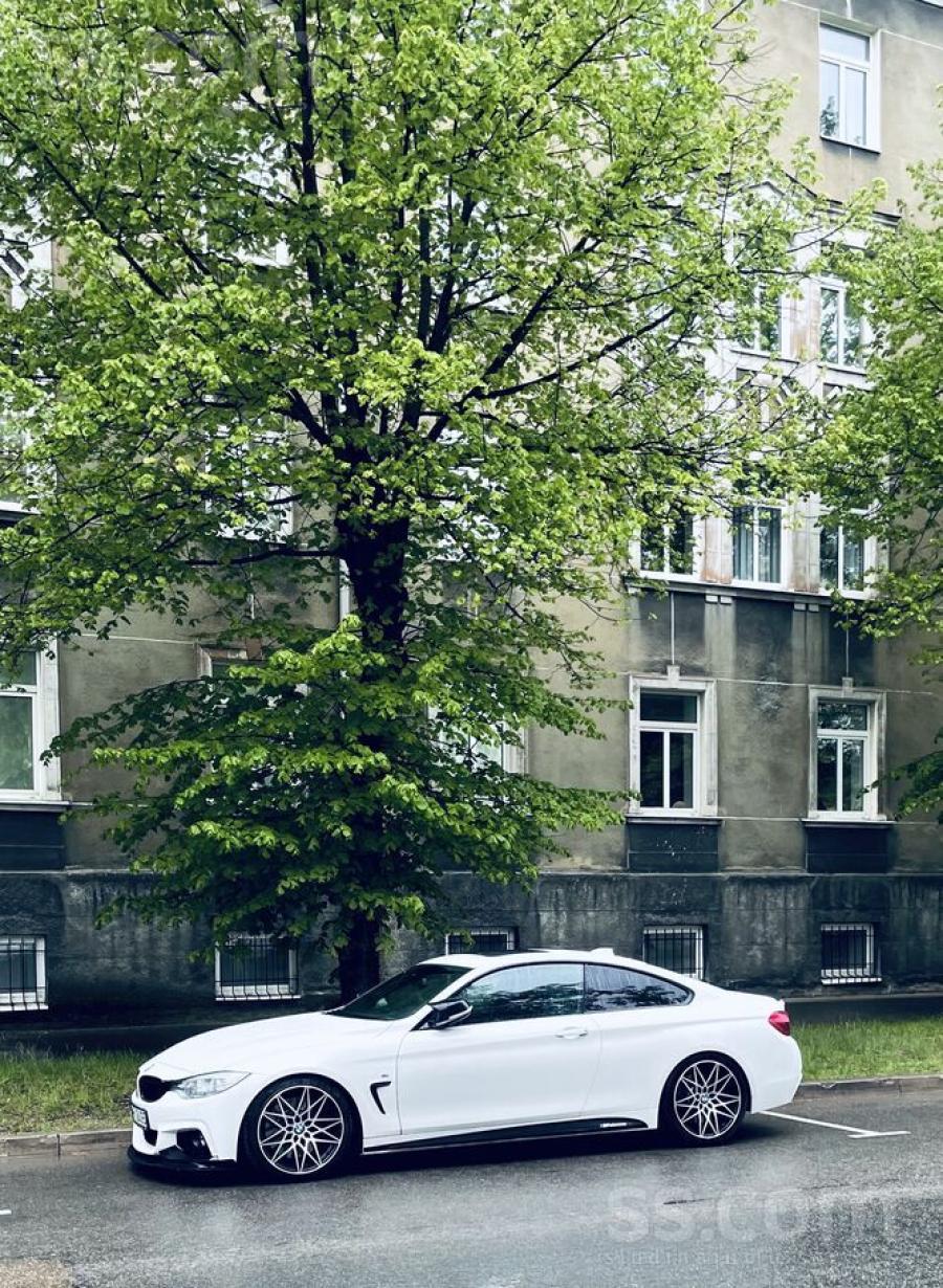 White BMW 440 2016 in Riga, with an engine capacity of 3.00 L and mileage of 189 thousand km for 26000 €, photo 1 on AUTOMOTO.COM.LV