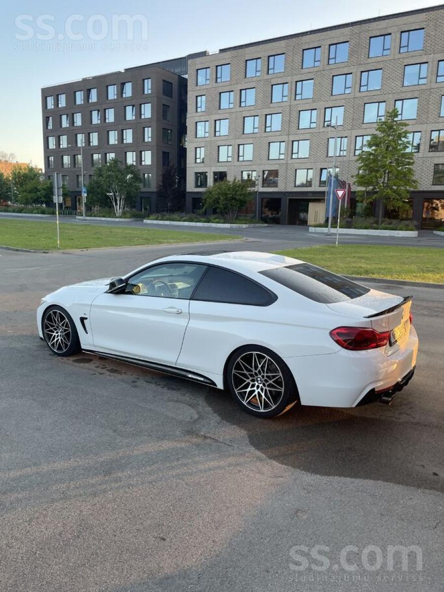 White BMW 440 2016 in Riga, with an engine capacity of 3.00 L and mileage of 189 thousand km for 26000 €, photo 4 on AUTOMOTO.COM.LV