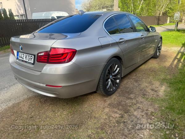 Smilšu krāsa BMW 5 Series 2012 Tallina, ar dzinēja tilpumu 2.00 L un nobraukumu 322 tūkst. km par 8500 €, foto 5 vietnē AUTOMOTO.COM.LV