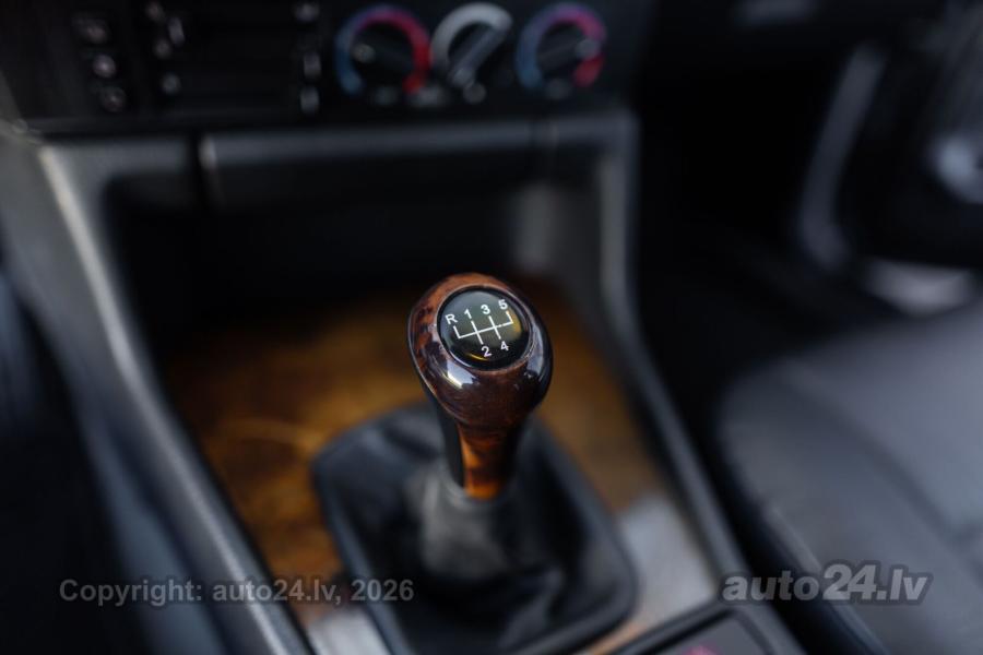 Black BMW 5 Series 1994 in Tallinn, with an engine capacity of 0.00 L and mileage of 157 thousand km for 9500 €, photo 29 on AUTOMOTO.COM.LV