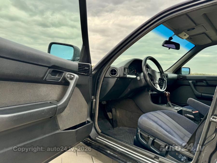 Melns BMW 5 Series 1995 Tallina, ar dzinēja tilpumu 3.00 L un nobraukumu 361 tūkst. km par 7800 €, foto 9 vietnē AUTOMOTO.COM.LV