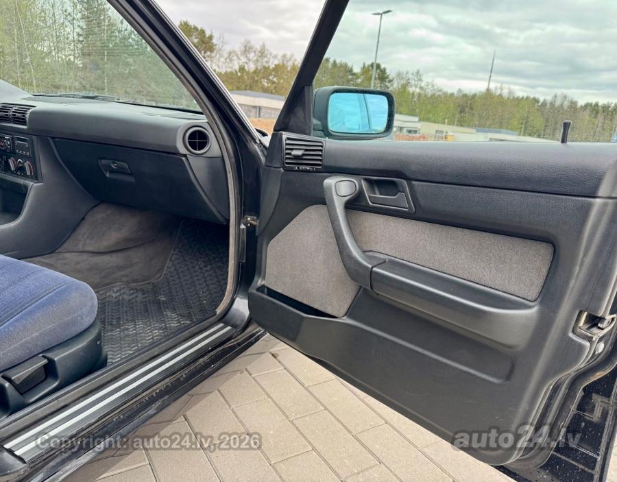 Melns BMW 5 Series 1995 Tallina, ar dzinēja tilpumu 3.00 L un nobraukumu 361 tūkst. km par 7800 €, foto 14 vietnē AUTOMOTO.COM.LV