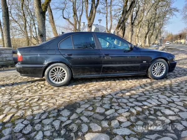 Melns BMW 5 Series 2001 Tallina, ar dzinēja tilpumu 2.90 L un nobraukumu 412 tūkst. km par 2000 €, foto 4 vietnē AUTOMOTO.COM.LV