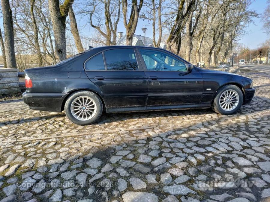 Melns BMW 5 Series 2001 Tallina, ar dzinēja tilpumu 2.90 L un nobraukumu 412 tūkst. km par 2000 €, foto 4 vietnē AUTOMOTO.COM.LV