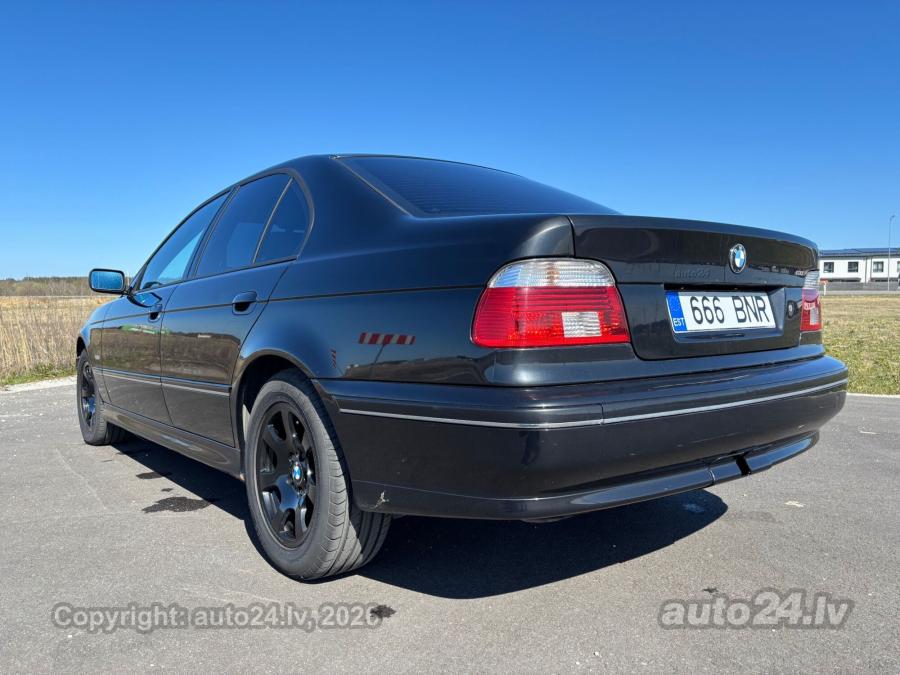 Black BMW 5 Series 2001 in Tallinn, with an engine capacity of 2.20 L and mileage of 390 thousand km for 3990 €, photo 6 on AUTOMOTO.COM.LV