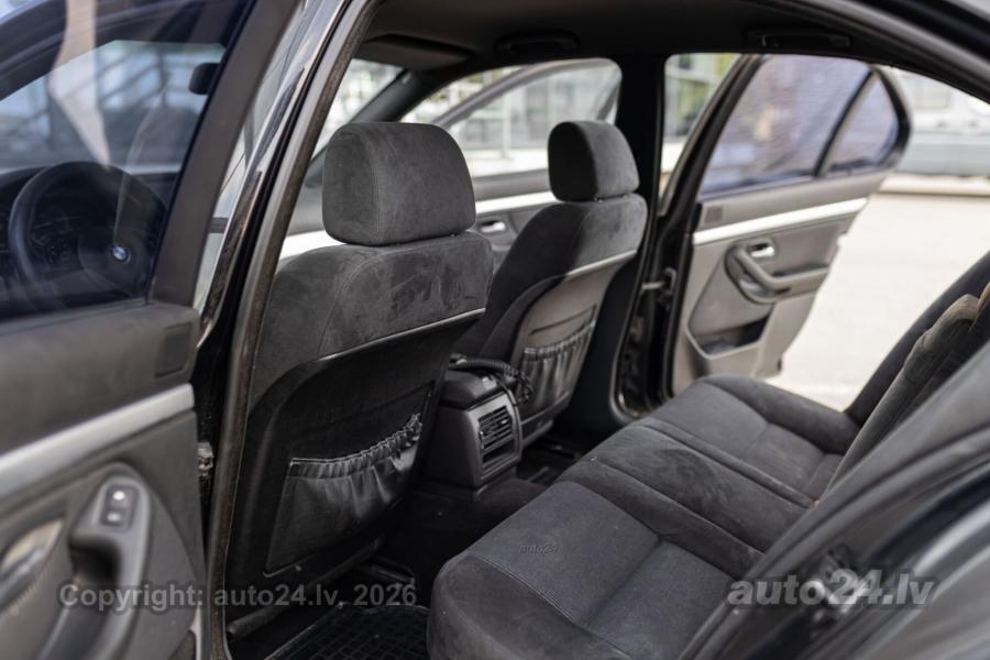 Melns BMW 5 Series 2002 Tallina, ar dzinēja tilpumu 2.50 L un nobraukumu 0 tūkst. km par 2499 €, foto 17 vietnē AUTOMOTO.COM.LV