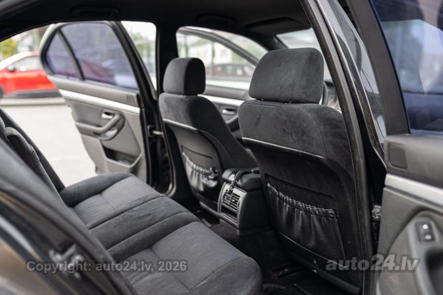 Melns BMW 5 Series 2002 Tallina, ar dzinēja tilpumu 2.50 L un nobraukumu 0 tūkst. km par 2499 €, foto 18 vietnē AUTOMOTO.COM.LV