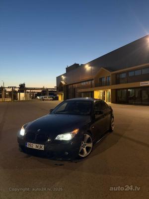 Melns BMW 5 Series 2003 Tallina, ar dzinēja tilpumu 4.40 L un nobraukumu 0 tūkst. km par 5900 €, foto 5 vietnē AUTOMOTO.COM.LV