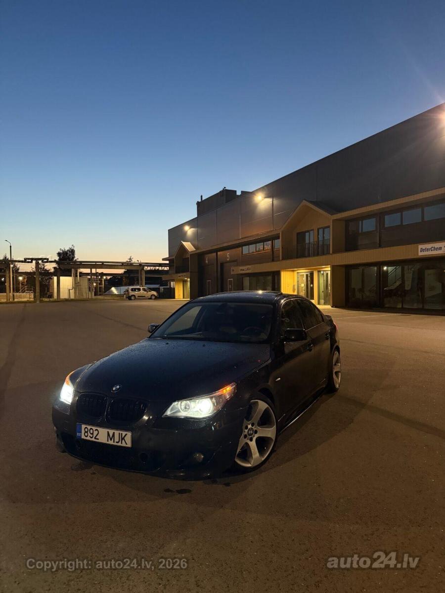 Melns BMW 5 Series 2003 Tallina, ar dzinēja tilpumu 4.40 L un nobraukumu 0 tūkst. km par 5900 €, foto 5 vietnē AUTOMOTO.COM.LV