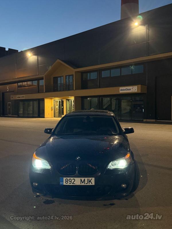 Black BMW 5 Series 2003 in Tallinn, with an engine capacity of 4.40 L and mileage of 0 thousand km for 5900 €, photo 4 on AUTOMOTO.COM.LV