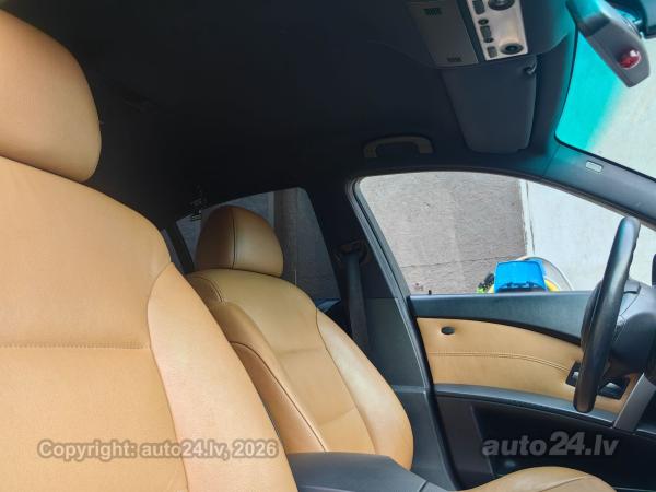 Melns BMW 5 Series 2005 Tallina, ar dzinēja tilpumu 3.00 L un nobraukumu 277 tūkst. km par 4200 €, foto 10 vietnē AUTOMOTO.COM.LV