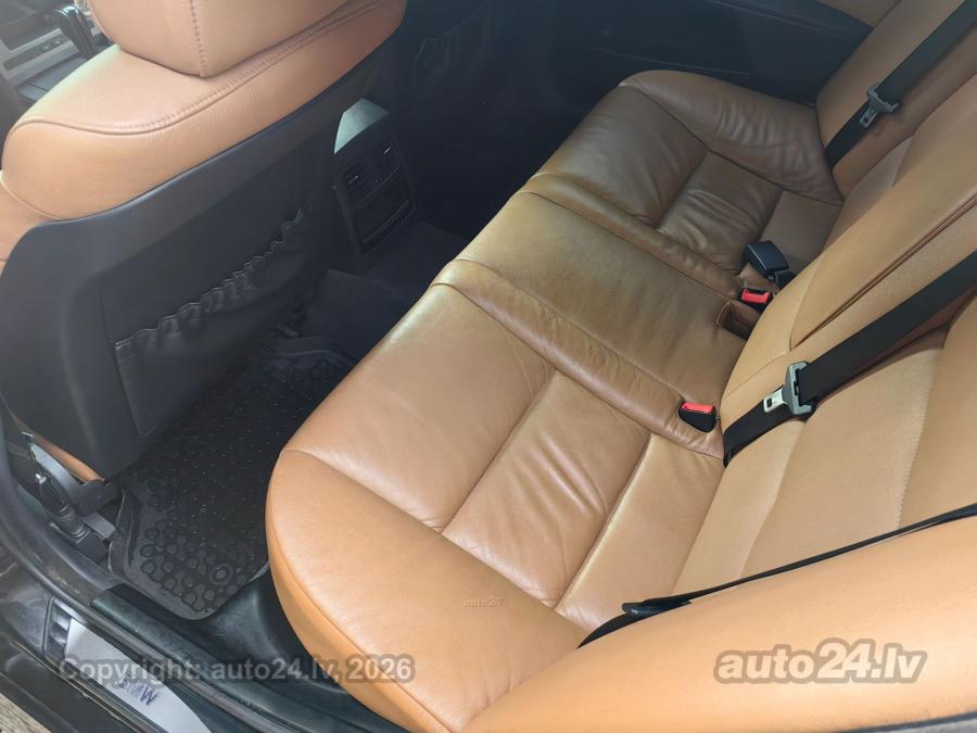 Melns BMW 5 Series 2005 Tallina, ar dzinēja tilpumu 3.00 L un nobraukumu 277 tūkst. km par 4200 €, foto 12 vietnē AUTOMOTO.COM.LV