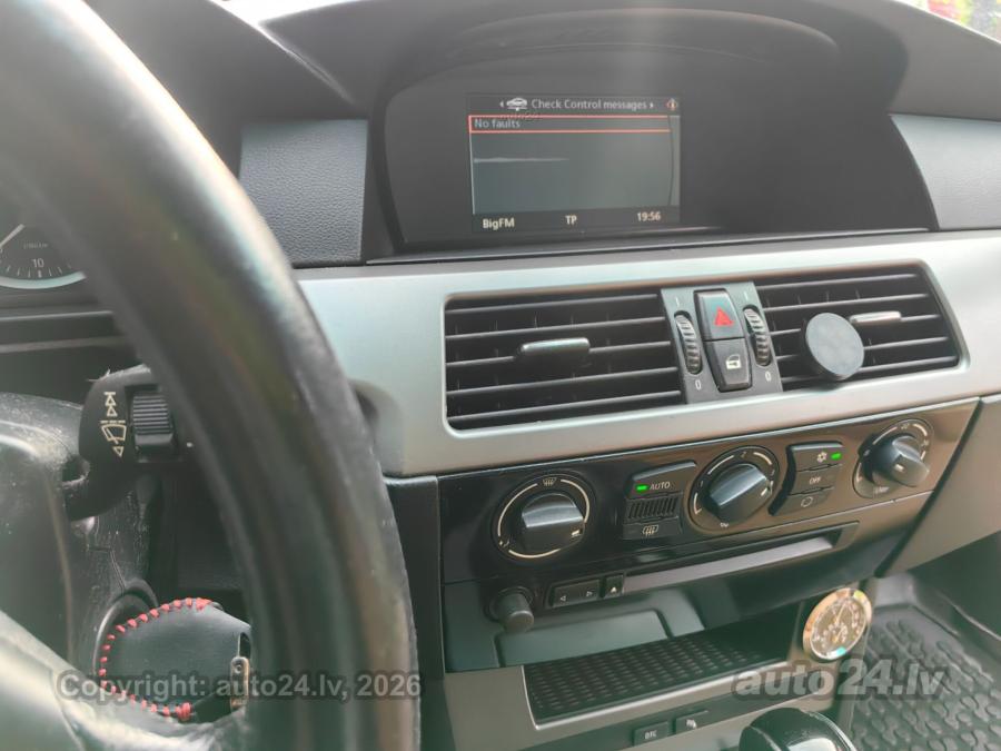 Melns BMW 5 Series 2005 Tallina, ar dzinēja tilpumu 3.00 L un nobraukumu 277 tūkst. km par 4200 €, foto 14 vietnē AUTOMOTO.COM.LV