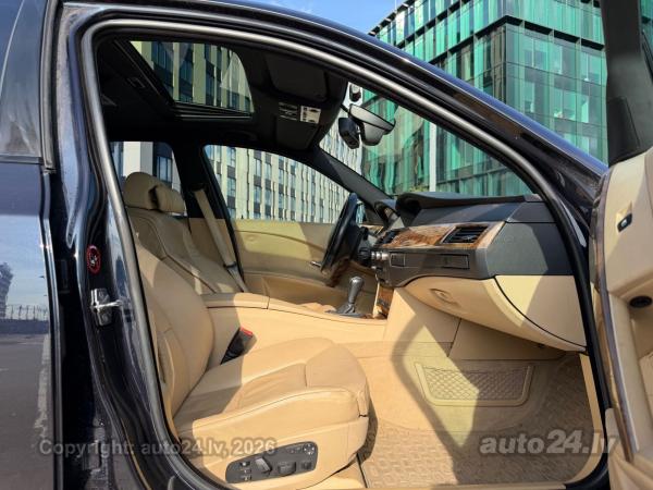 Melns BMW 5 Series 2006 Tallina, ar dzinēja tilpumu 4.80 L un nobraukumu 325 tūkst. km par 13200 €, foto 7 vietnē AUTOMOTO.COM.LV