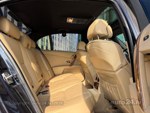 Melns BMW 5 Series 2006 Tallina, ar dzinēja tilpumu 4.80 L un nobraukumu 325 tūkst. km par 13200 €, foto 9 vietnē AUTOMOTO.COM.LV