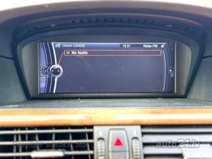 Melns BMW 5 Series 2009 Tallina, ar dzinēja tilpumu 2.00 L un nobraukumu 324 tūkst. km par 5500 €, foto 17 vietnē AUTOMOTO.COM.LV