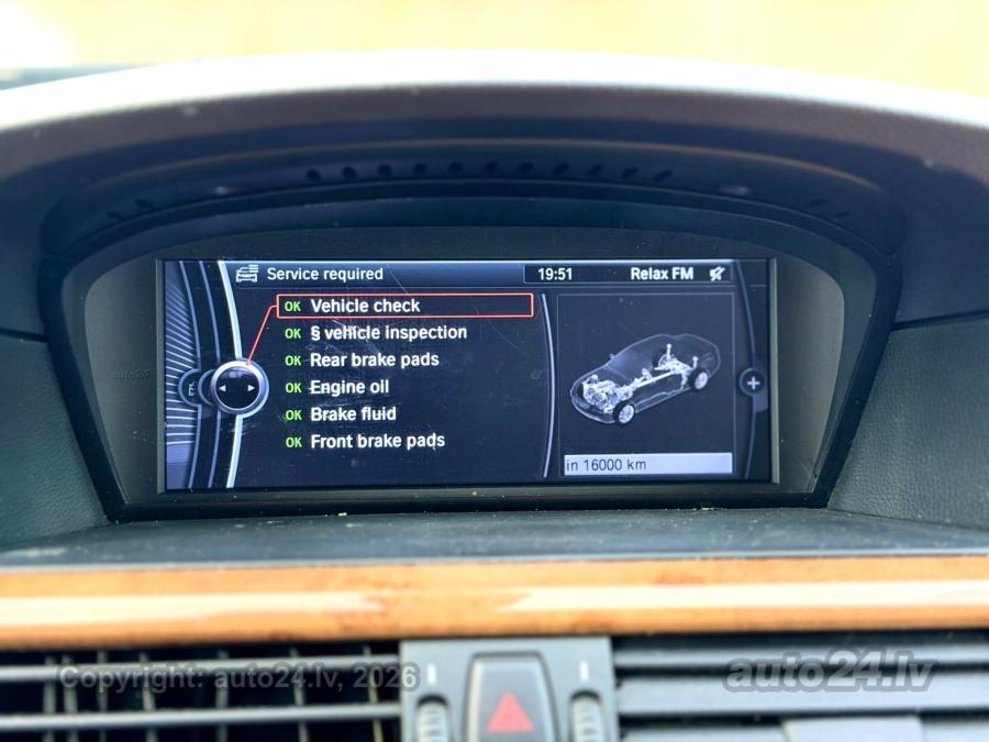 Melns BMW 5 Series 2009 Tallina, ar dzinēja tilpumu 2.00 L un nobraukumu 324 tūkst. km par 5500 €, foto 18 vietnē AUTOMOTO.COM.LV