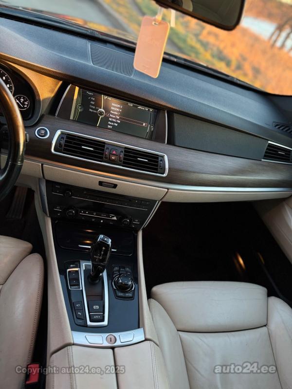 Melns BMW 5 Series 2010 Tallina, ar dzinēja tilpumu 3.00 L un nobraukumu 210 tūkst. km par 11700 €, foto 11 vietnē AUTOMOTO.COM.LV