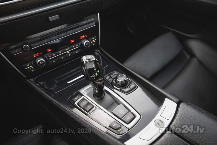Black BMW 5 Series 2010 in Tartu, with an engine capacity of 3.00 L and mileage of 440 thousand km for 5999 €, photo 18 on AUTOMOTO.COM.LV