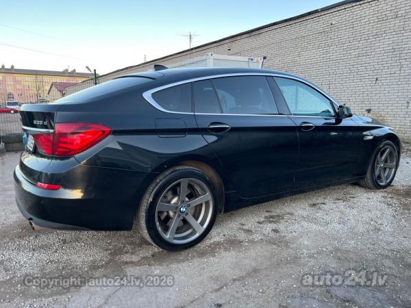 Black BMW 5 Series 2010 in Narva, with an engine capacity of 3.00 L and mileage of 278 thousand km for 7999 €, photo 5 on AUTOMOTO.COM.LV