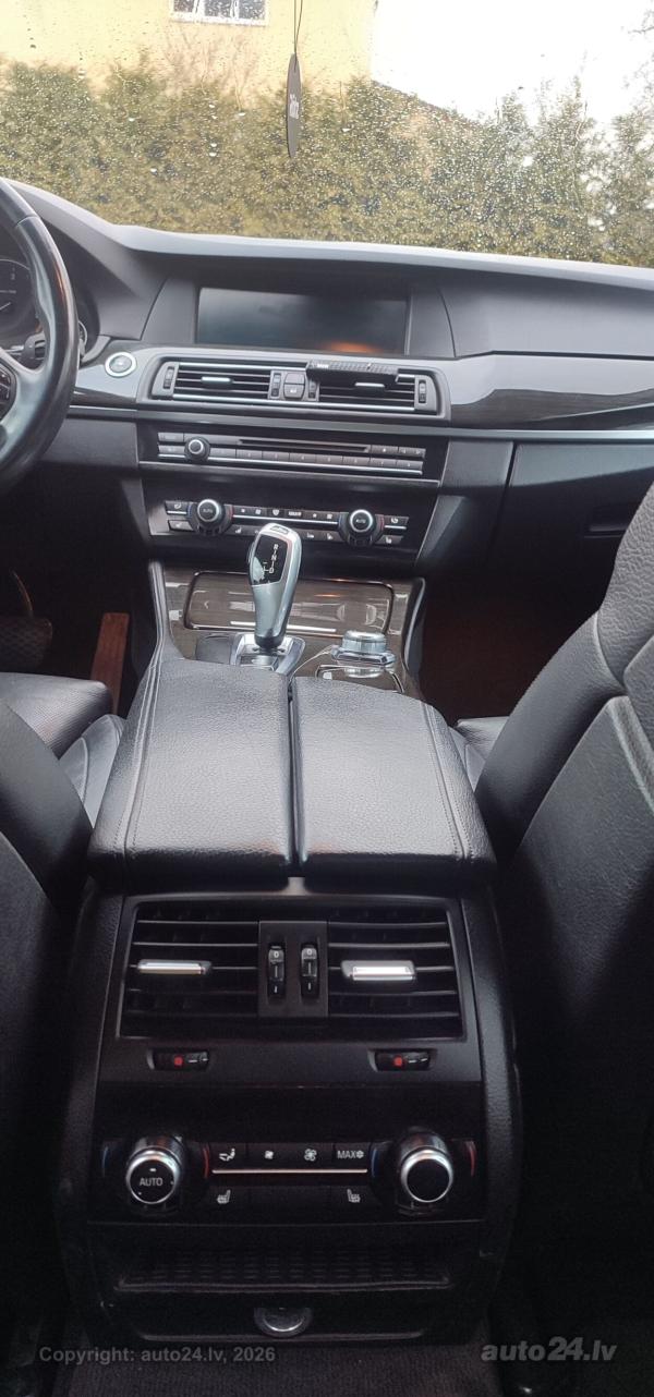 Black BMW 5 Series 2010 in Tallinn, with an engine capacity of 3.00 L and mileage of 270 thousand km for 10550 €, photo 5 on AUTOMOTO.COM.LV