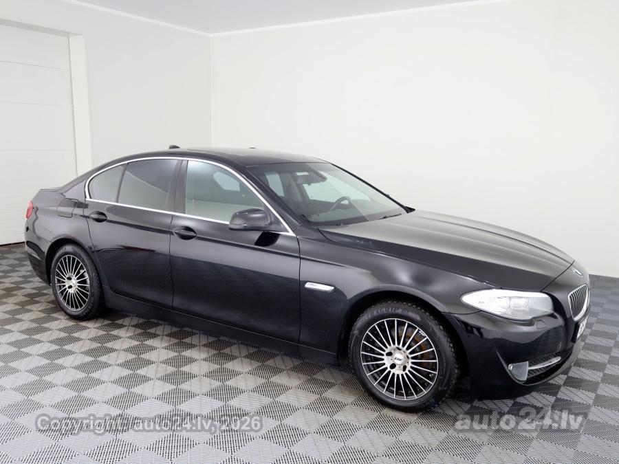 Melns BMW 5 Series 2010 Tallina, ar dzinēja tilpumu 2.00 L un nobraukumu 329 tūkst. km par 5999 €, foto 1 vietnē AUTOMOTO.COM.LV