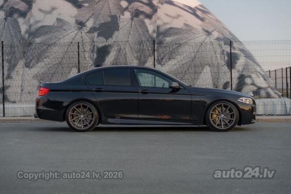 Melns BMW 5 Series 2010 Tallina, ar dzinēja tilpumu 3.00 L un nobraukumu 366 tūkst. km par 13900 €, foto 2 vietnē AUTOMOTO.COM.LV