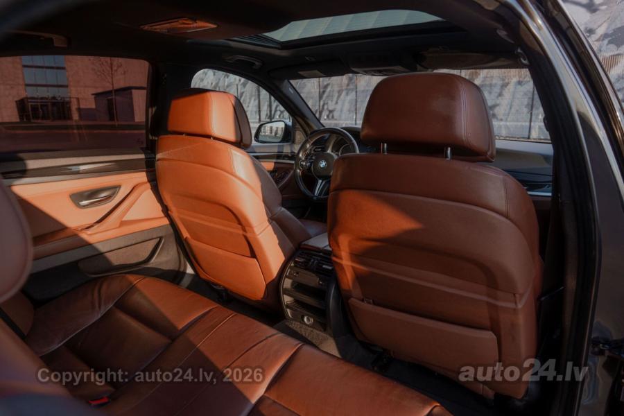 Melns BMW 5 Series 2010 Tallina, ar dzinēja tilpumu 3.00 L un nobraukumu 366 tūkst. km par 13900 €, foto 12 vietnē AUTOMOTO.COM.LV