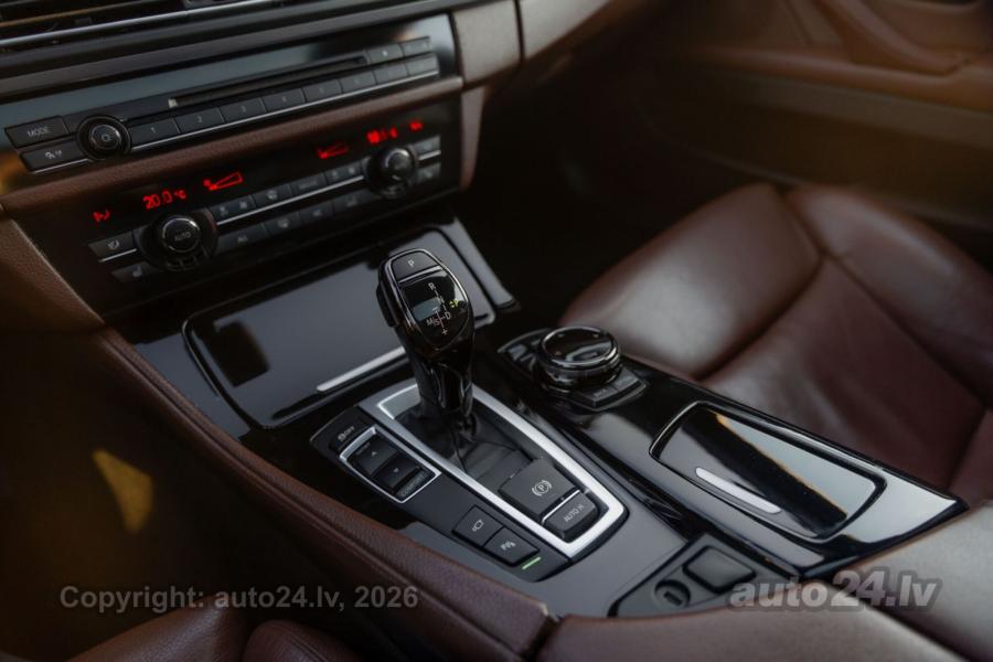 Melns BMW 5 Series 2010 Tallina, ar dzinēja tilpumu 3.00 L un nobraukumu 366 tūkst. km par 13900 €, foto 20 vietnē AUTOMOTO.COM.LV