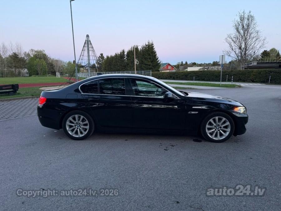 Melns BMW 5 Series 2010 Tallina, ar dzinēja tilpumu 3.00 L un nobraukumu 267 tūkst. km par 13900 €, foto 6 vietnē AUTOMOTO.COM.LV