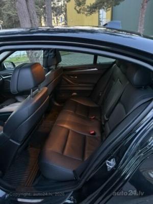 Melns BMW 5 Series 2010 Tallina, ar dzinēja tilpumu 3.00 L un nobraukumu 267 tūkst. km par 13900 €, foto 15 vietnē AUTOMOTO.COM.LV