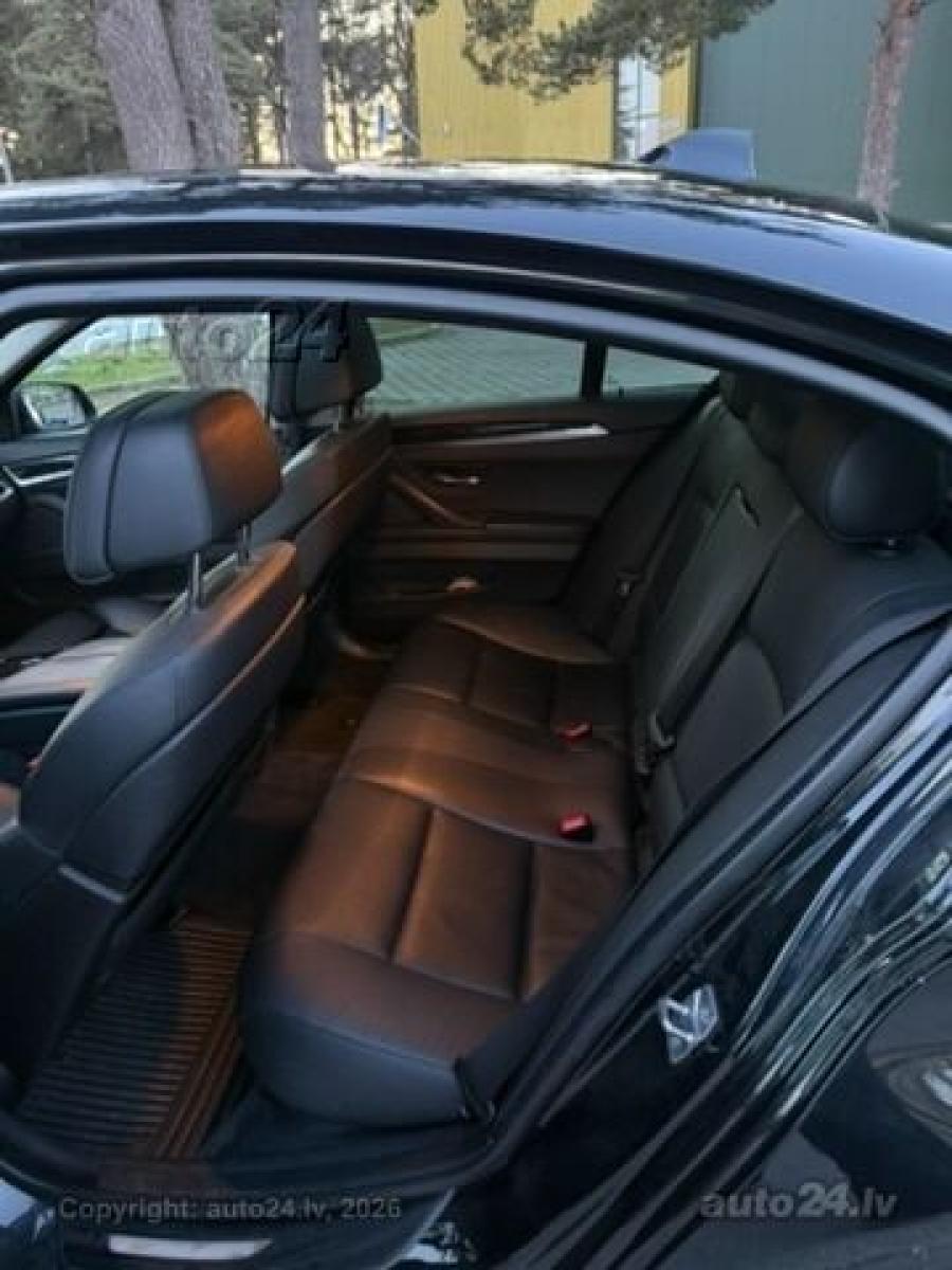 Melns BMW 5 Series 2010 Tallina, ar dzinēja tilpumu 3.00 L un nobraukumu 267 tūkst. km par 13900 €, foto 15 vietnē AUTOMOTO.COM.LV