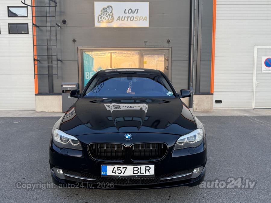 Melns BMW 5 Series 2010 Kuresāre, ar dzinēja tilpumu 3.00 L un nobraukumu 312 tūkst. km par 6990 €, foto 1 vietnē AUTOMOTO.COM.LV