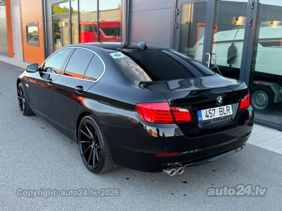 Melns BMW 5 Series 2010 Kuresāre, ar dzinēja tilpumu 3.00 L un nobraukumu 312 tūkst. km par 6990 €, foto 6 vietnē AUTOMOTO.COM.LV