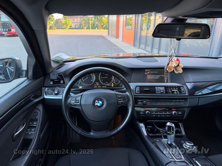 Melns BMW 5 Series 2010 Kuresāre, ar dzinēja tilpumu 3.00 L un nobraukumu 312 tūkst. km par 6990 €, foto 12 vietnē AUTOMOTO.COM.LV