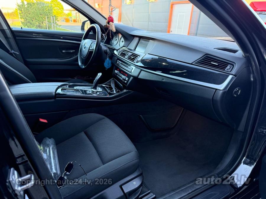 Melns BMW 5 Series 2010 Kuresāre, ar dzinēja tilpumu 3.00 L un nobraukumu 312 tūkst. km par 6990 €, foto 15 vietnē AUTOMOTO.COM.LV