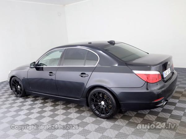 Melns BMW 5 Series 2010 Tallina, ar dzinēja tilpumu 2.00 L un nobraukumu 318 tūkst. km par 3999 €, foto 4 vietnē AUTOMOTO.COM.LV