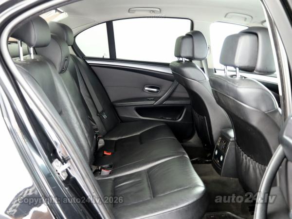 Melns BMW 5 Series 2010 Tallina, ar dzinēja tilpumu 2.00 L un nobraukumu 318 tūkst. km par 3999 €, foto 7 vietnē AUTOMOTO.COM.LV