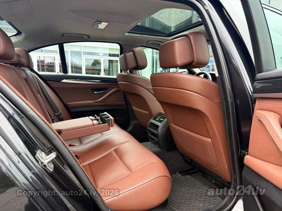 Melns BMW 5 Series 2010 Tallina, ar dzinēja tilpumu 2.00 L un nobraukumu 255 tūkst. km par 9999 €, foto 17 vietnē AUTOMOTO.COM.LV