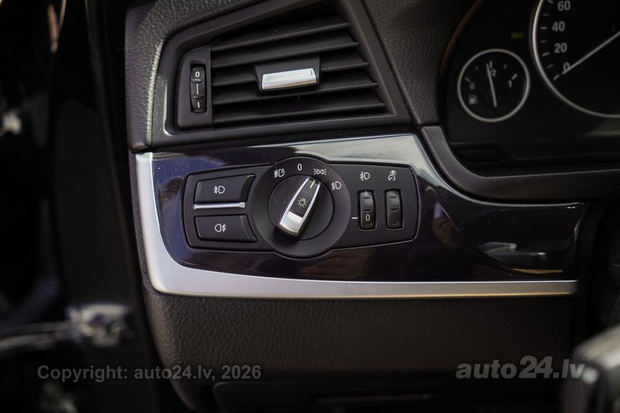 Black BMW 5 Series 2010 in Tallinn, with an engine capacity of 3.00 L and mileage of 271 thousand km for 10990 €, photo 13 on AUTOMOTO.COM.LV