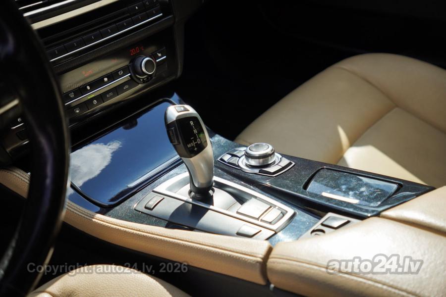 Black BMW 5 Series 2010 in Tallinn, with an engine capacity of 3.00 L and mileage of 271 thousand km for 10990 €, photo 14 on AUTOMOTO.COM.LV