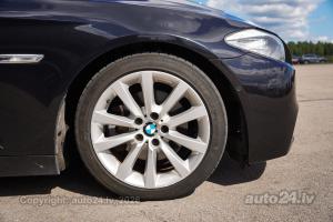 Black BMW 5 Series 2010 in Tallinn, with an engine capacity of 3.00 L and mileage of 271 thousand km for 10990 €, photo 22 on AUTOMOTO.COM.LV