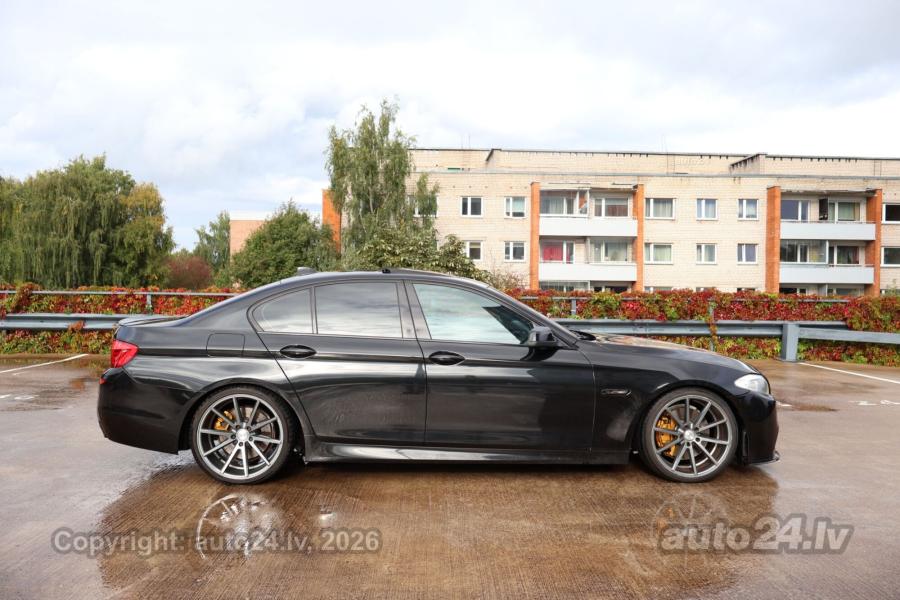 Melns BMW 5 Series 2010 Tartu, ar dzinēja tilpumu 3.00 L un nobraukumu 240 tūkst. km par 15000 €, foto 9 vietnē AUTOMOTO.COM.LV