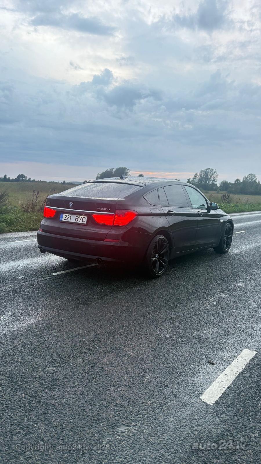 Black BMW 5 Series 2010 in Tallinn, with an engine capacity of 3.00 L and mileage of 305 thousand km for 9800 €, photo 5 on AUTOMOTO.COM.LV