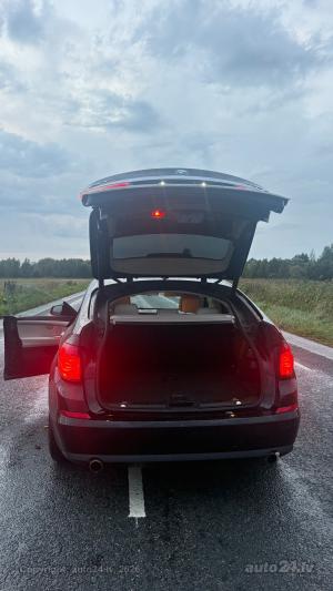 Black BMW 5 Series 2010 in Tallinn, with an engine capacity of 3.00 L and mileage of 305 thousand km for 9800 €, photo 8 on AUTOMOTO.COM.LV