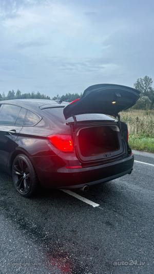 Black BMW 5 Series 2010 in Tallinn, with an engine capacity of 3.00 L and mileage of 305 thousand km for 9800 €, photo 9 on AUTOMOTO.COM.LV